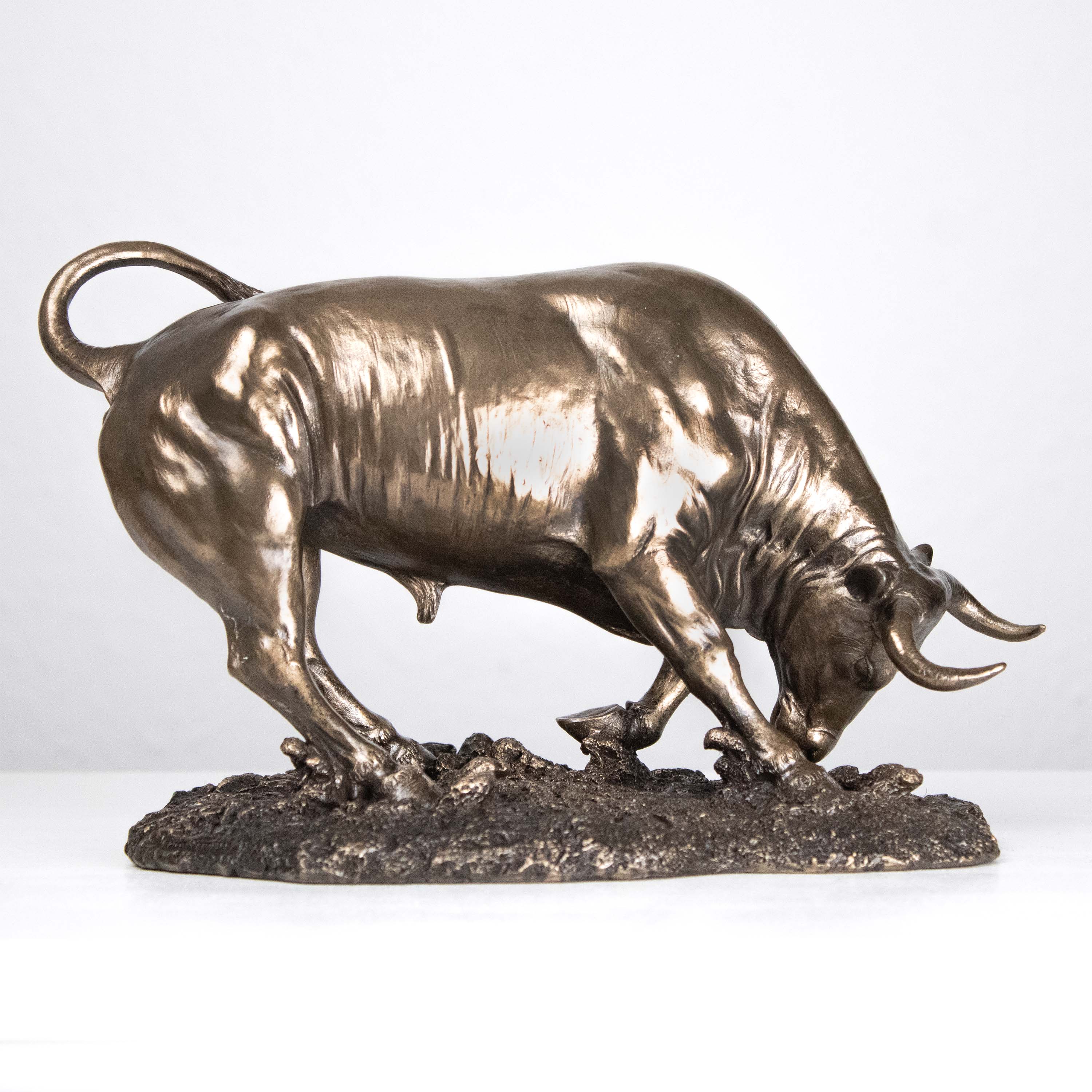 Estatua Toro Cargando – Escultura de Poder en Bronce – The Ancient Home ...